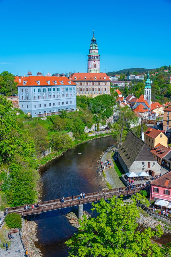 Cesky Krumlov Castle Overlooking Vltava River, Czech Republic Stock ...