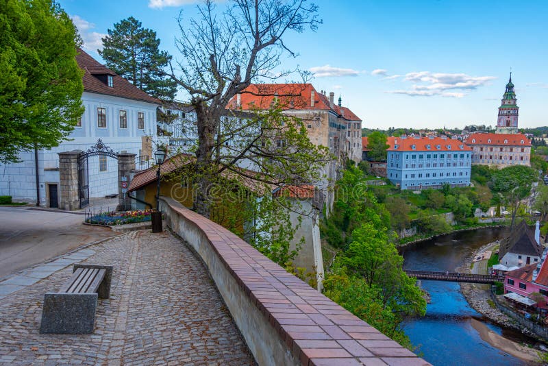 Cesky Krumlov Castle Overlooking Vltava River, Czech Republic Stock ...