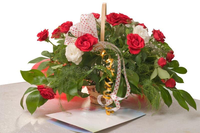Cesta Con Rosas Y Una Tarjeta - Se Aísla. Foto de archivo - Imagen de ...