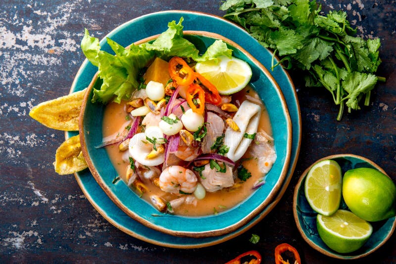 CEVICHE PERUANO SEBICHE Sebiche Peruano Do Marisco E Dos Peixes Com ...