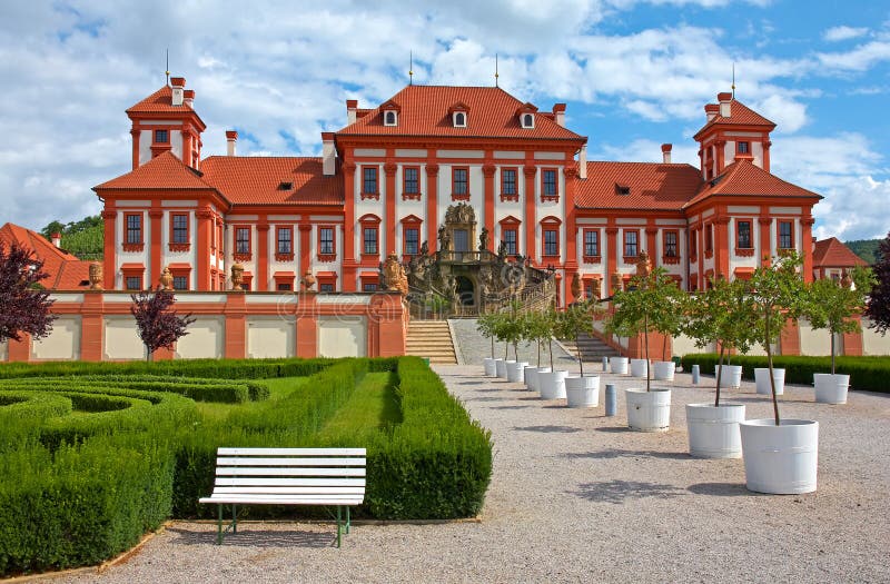 Château baroque Troja image stock. Image du destination - 31896191