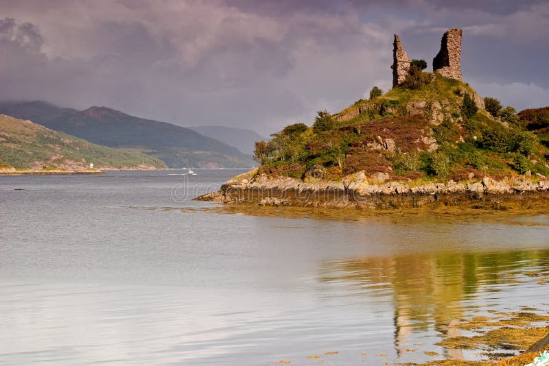 Château Maol, Kyleakin photo stock. Image du montagne - 1926026