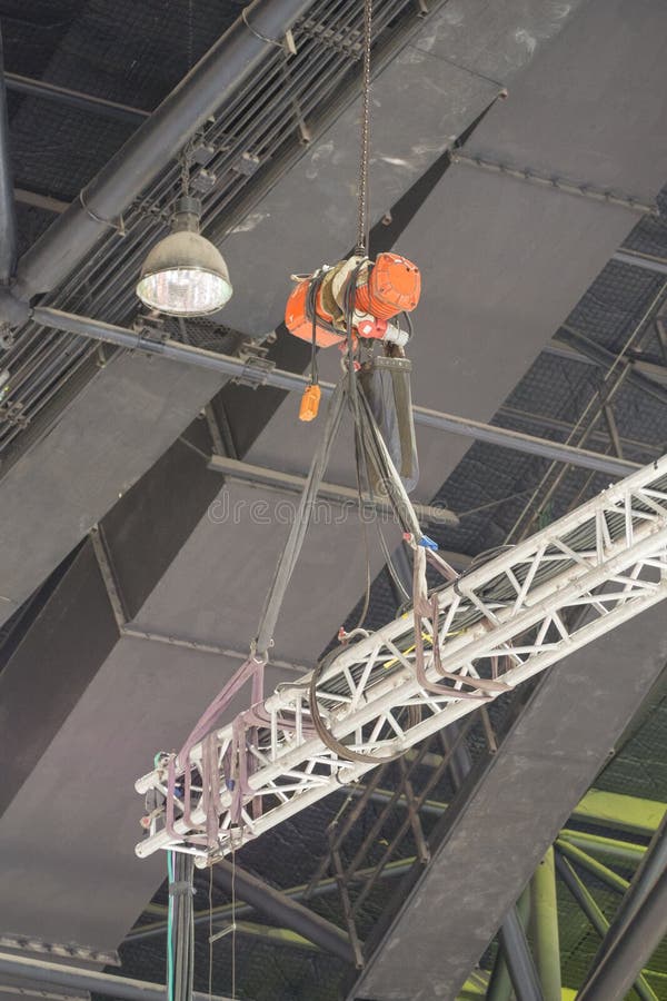 Chain Hoist Lift Heavy Weight Cargo Load Hang Object Gear Winch ...