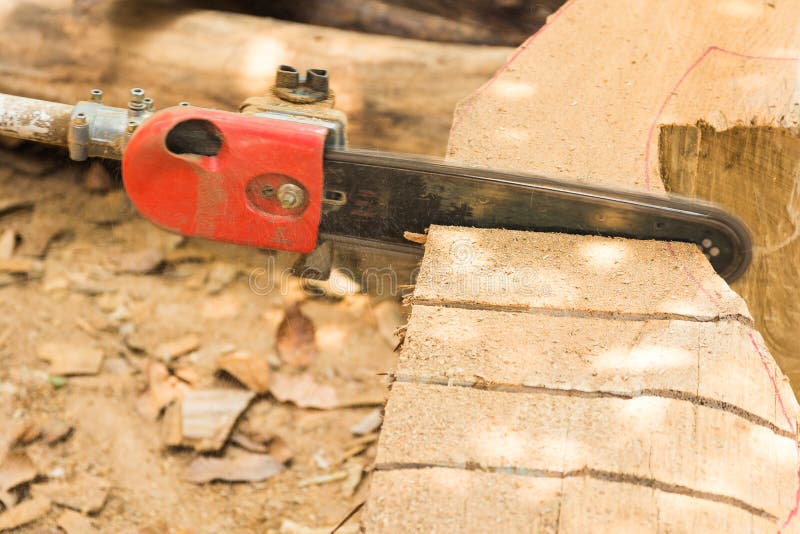 The Chainsaw Blade Cutting Wood Stock Photo - Image of chain, chainsaw ...