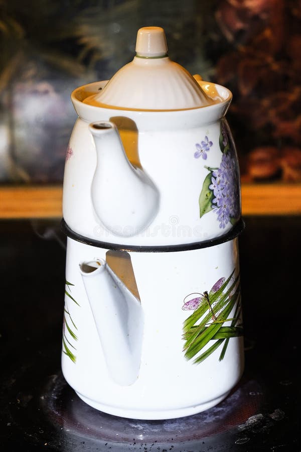 Chaleira de chá turca foto de stock. Imagem de bebida - 109308702