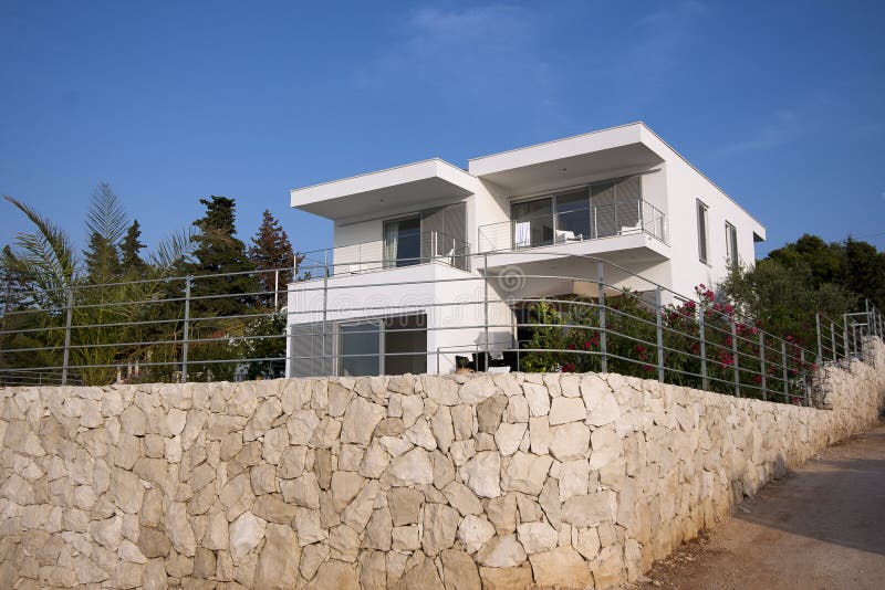 Chalet moderno imagen de archivo. Imagen de hermoso, arquitectónico ...