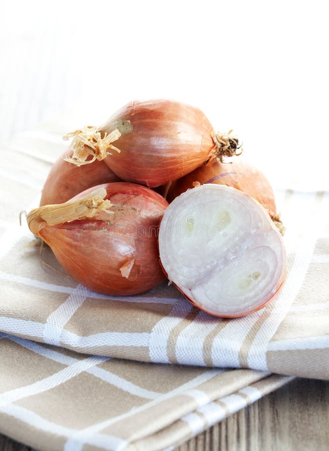 Chalotes foto de archivo. Imagen de alimento, rebanado - 16699370