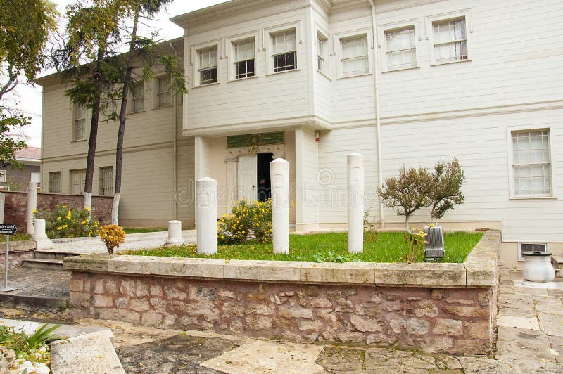 Les Dervis Turcs De Tourbillonnement De Mevlevi Dans Le Culte Montrent ...