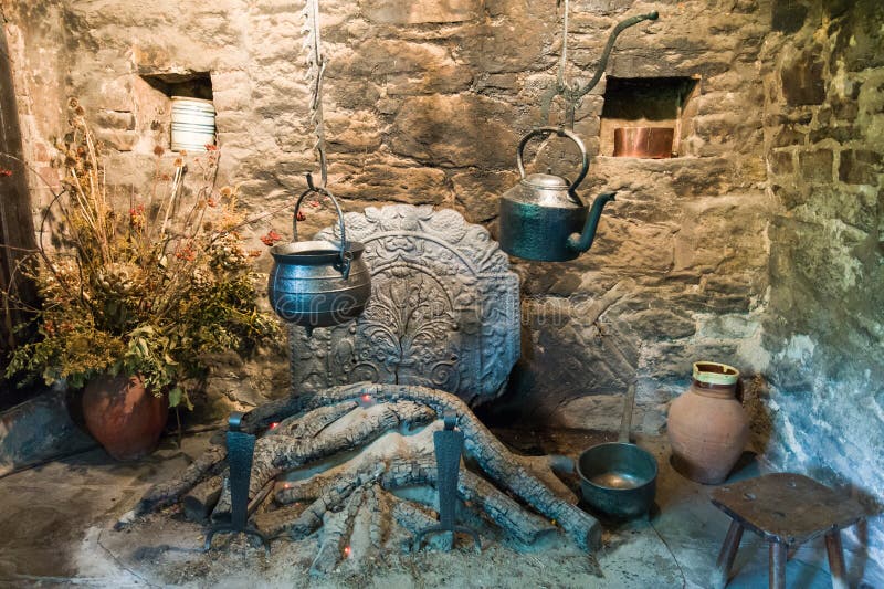 Chaminé medieval foto de stock. Imagem de calor, empoeirado - 31340702