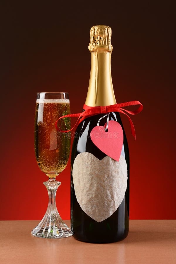 Champagne Bottle Decorated for Valentines-Dag Stock Foto - Image of ...