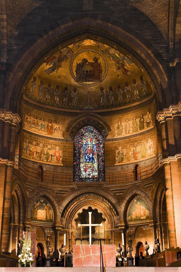 Chancel editorial image. Image of madonna, pylons, coffering - 12135000