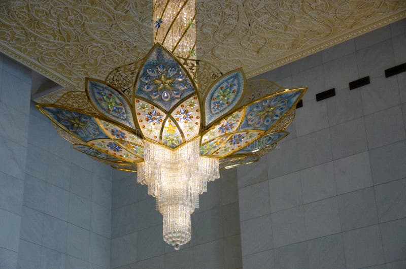 Chandelier at the Sheikh Zayed Grand Mosque Stock Photo - Image of ...