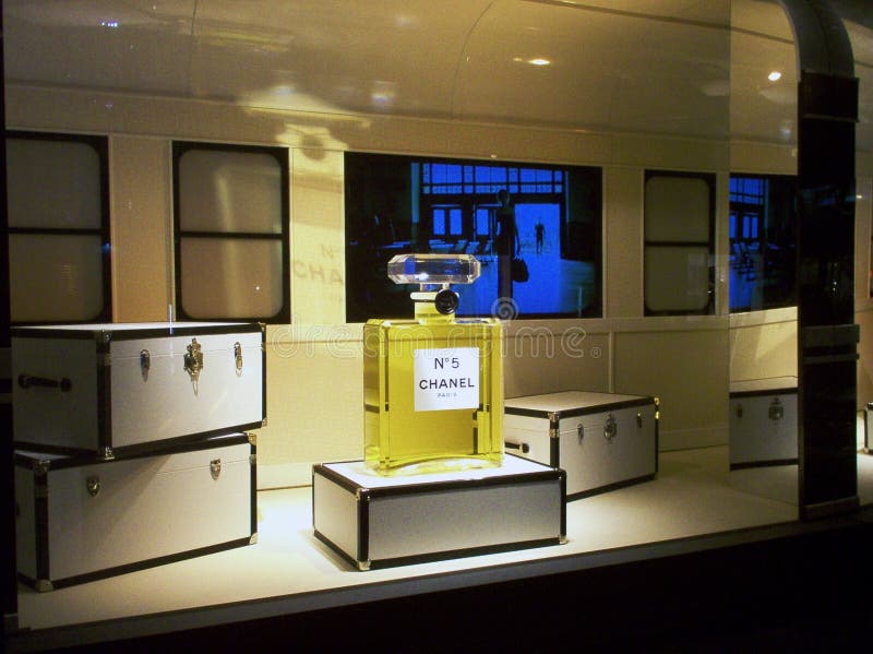 Chanel No. 5 editorial image. Image of chanel, display - 149028005