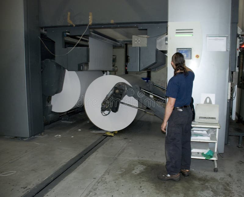 Changing paper reel editorial image. Image of operator - 5847025
