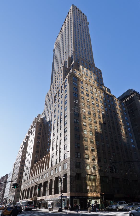 Chanin Building New York City Stock Image - Image of leaves, manhattan ...