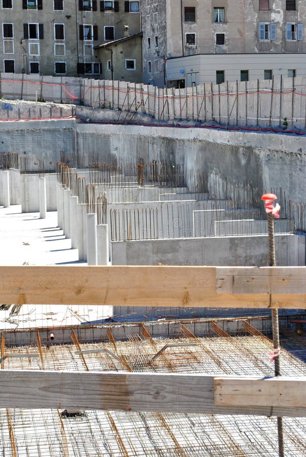 Chantier de construction photo stock. Image du ville - 15475672