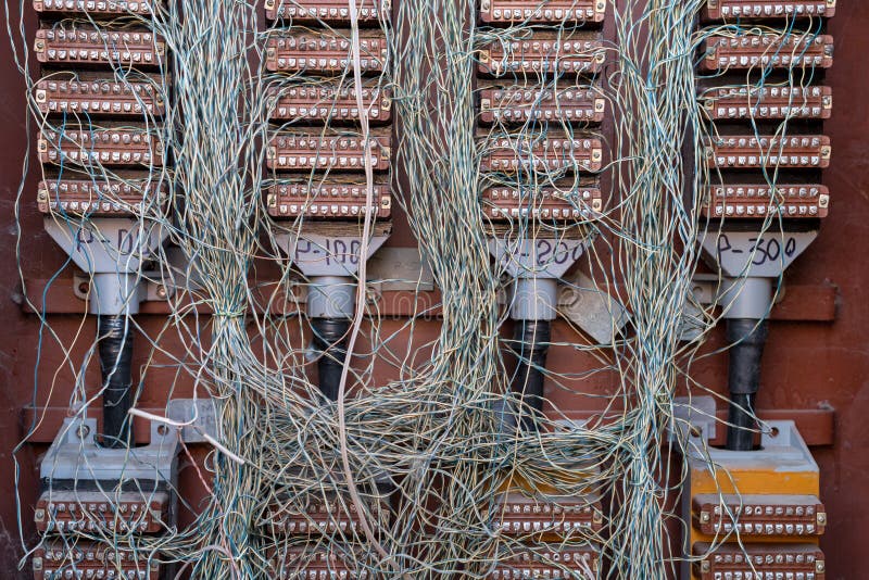 Chaos Van Draden De Kabeldoos Van De Telefoonkabel Risico Van Brand ...