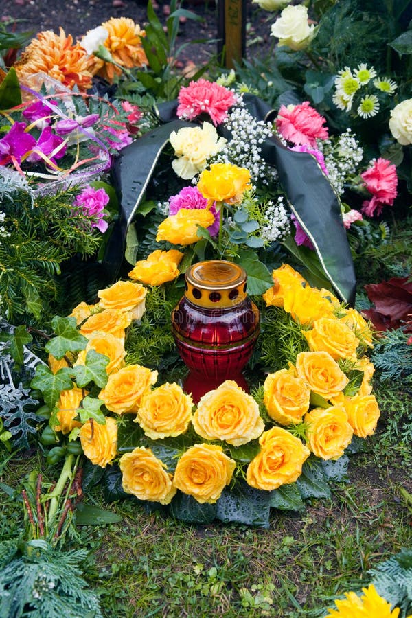 Chapelet de roses image stock. Image du miséricorde, dolefulness - 11471105