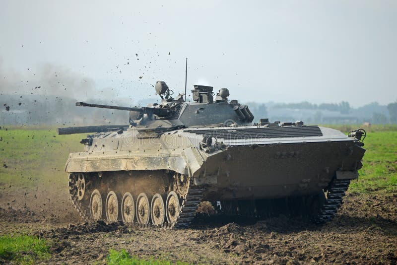 Char d'assaut image stock. Image du attaque, missile - 45095223