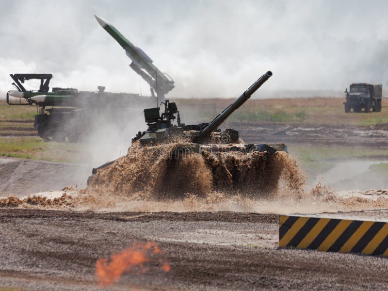 Char de combat russe photo stock. Image du activité, blindé - 25520438