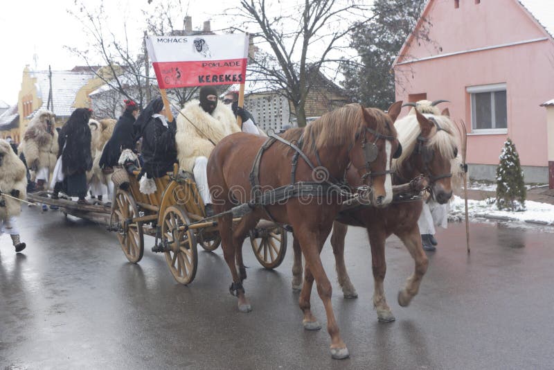 Char De Carnaval Avec Des Chevaux Photographie éditorial - Image du ...