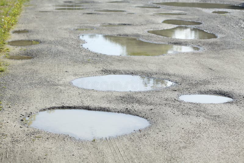 Charcos de la lluvia imagen de archivo. Imagen de cubierta - 98378587