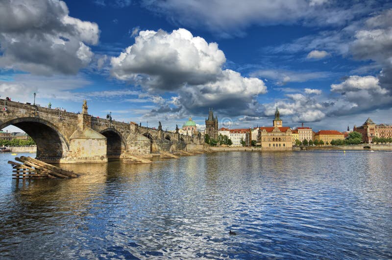 Charles Bridge, Praga foto de archivo. Imagen de checo - 32286066