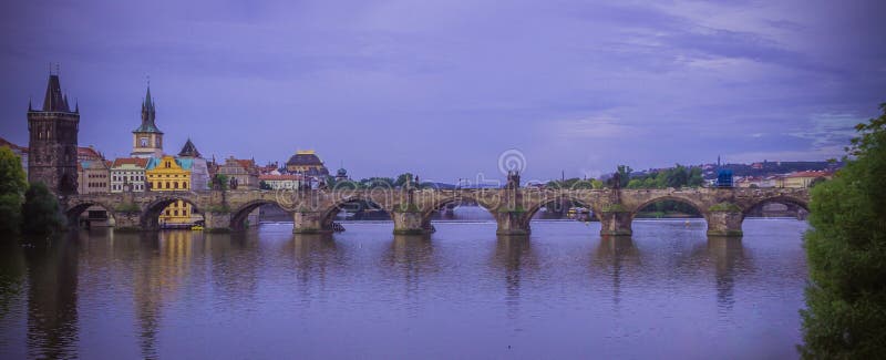 Charles Bridge a Praga fotografia stock. Immagine di castello - 79488460