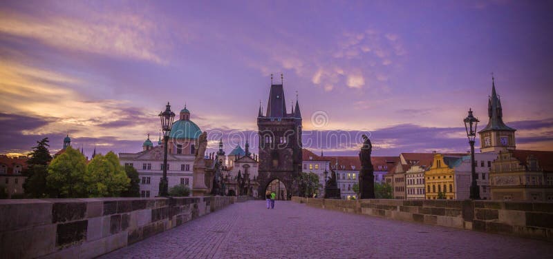 Charles Bridge a Praga fotografia stock. Immagine di castello - 79488460