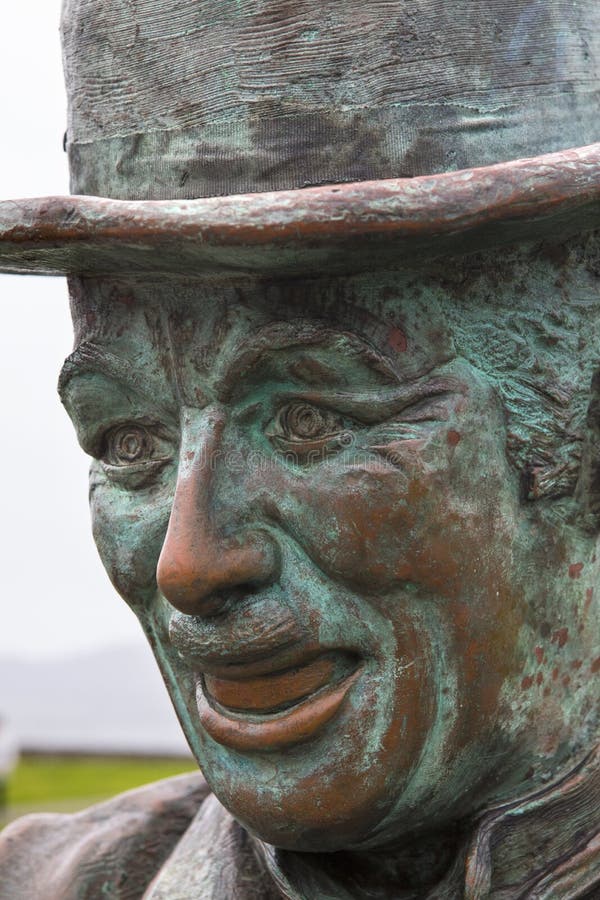 Charlie Chaplin Statue En Waterville Fotografía editorial - Imagen de ...