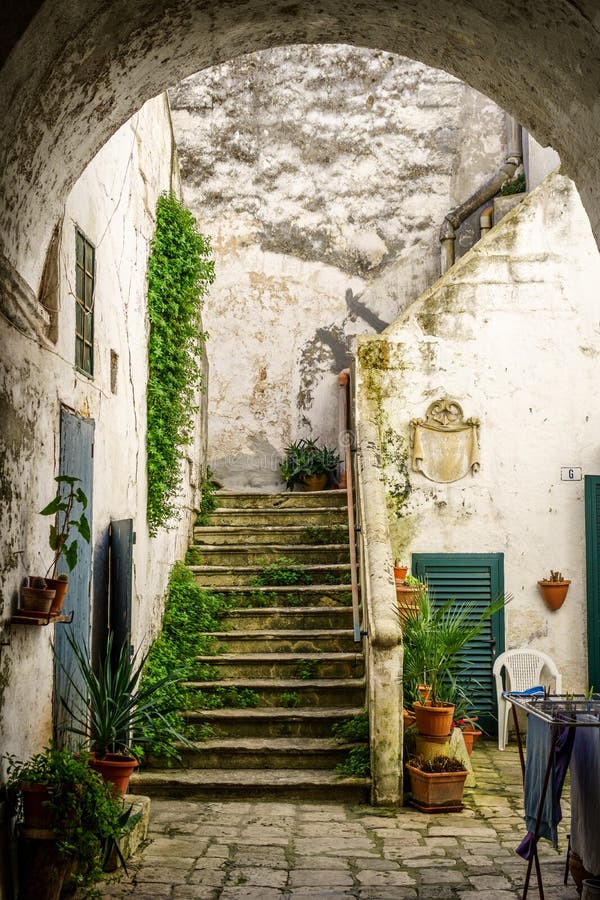 Italian courtyard stock image. Image of italian, sunny - 4318647
