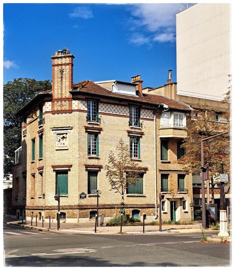 Charming Parisian Architecture: a Captivating Parisian Building ...