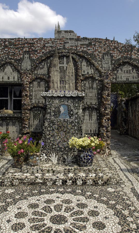 Chartres, Picassiette House Stock Image - Image of house, plate: 10760553