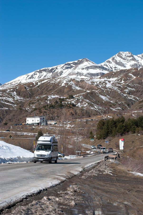 Chasing the Snow, Driving through a Winter Wonderland Editorial ...