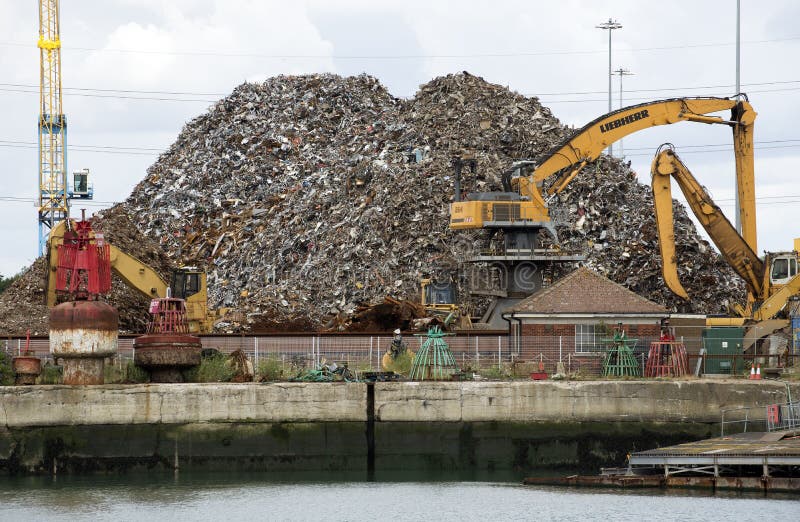 Chatarra En El Puerto Para La Exportación Foto editorial - Imagen de ...