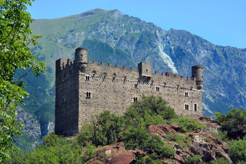 Chatillon Aosta Valley Italy the Medieval Stones Castle of Ussel Foto ...
