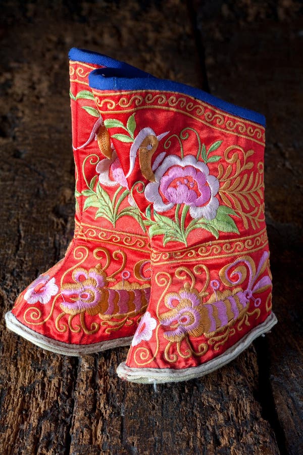 Chaussure Chinoise De Broderie Image stock - Image du foncé, pointu ...