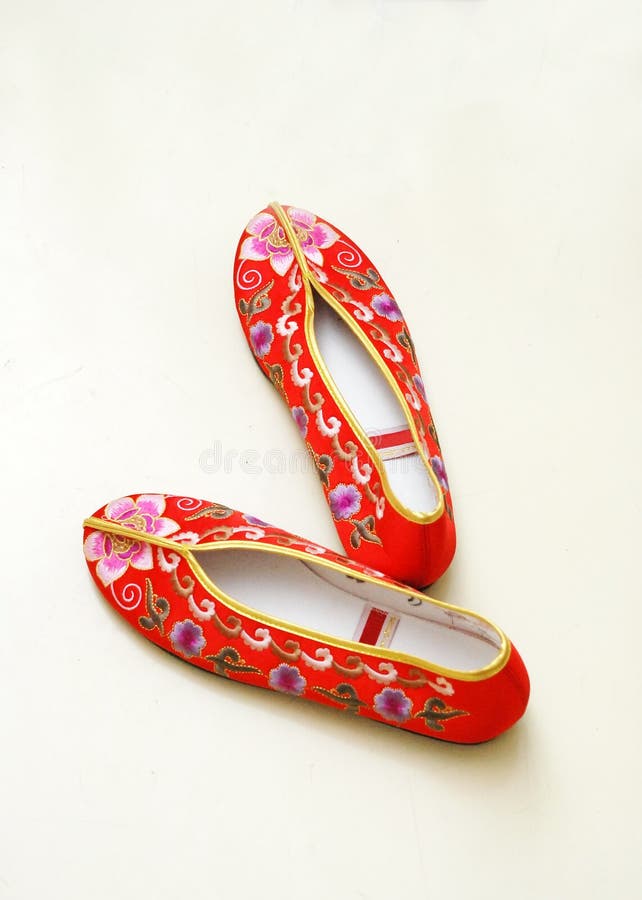 Chaussures chinoises image stock. Image du chiquenaude - 499973