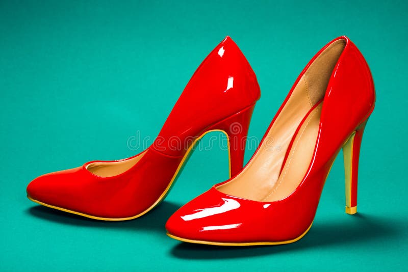 Chaussures Rouges De Hauts Talons Image stock - Image du achats, laque ...