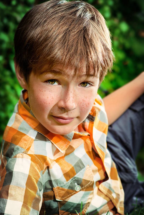 Chaval en camisa imagen de archivo. Imagen de gente, cara - 75720943
