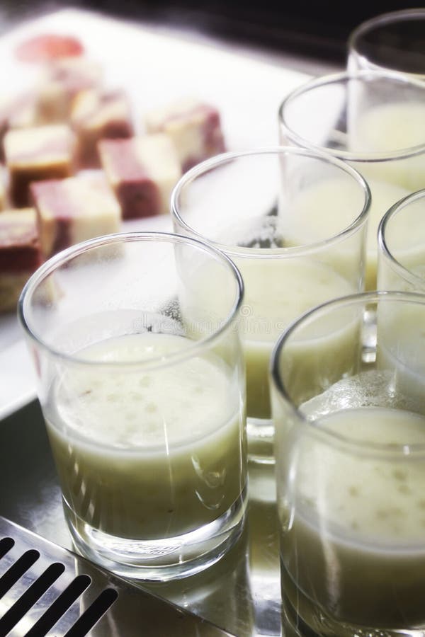 Che, Vietnamese Cold Sweet Dessert Soup Stock Image - Image of glass ...