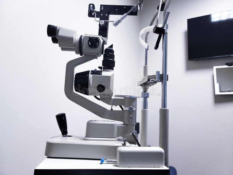 Check Up Eye Example Equipment Pre-Screen Check Up for New Glasses ...