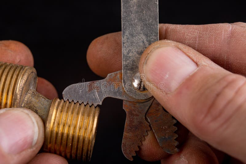 Checking the Thread with an Analog Meter. Correctness of the Threaded ...