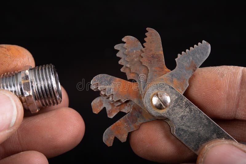 Checking the Thread with an Analog Meter. Correctness of the Threaded ...