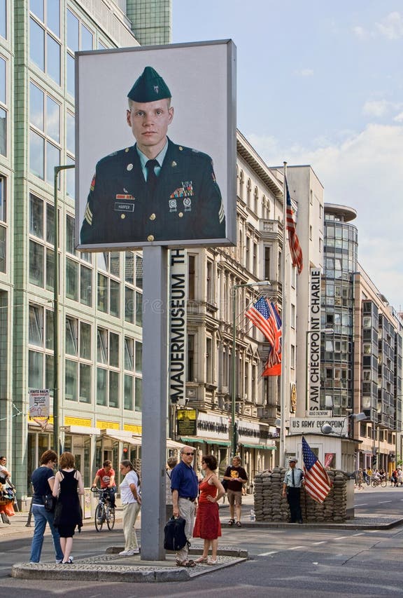 Checkpoint Charlie editorial stock image. Image of memorial - 10782549