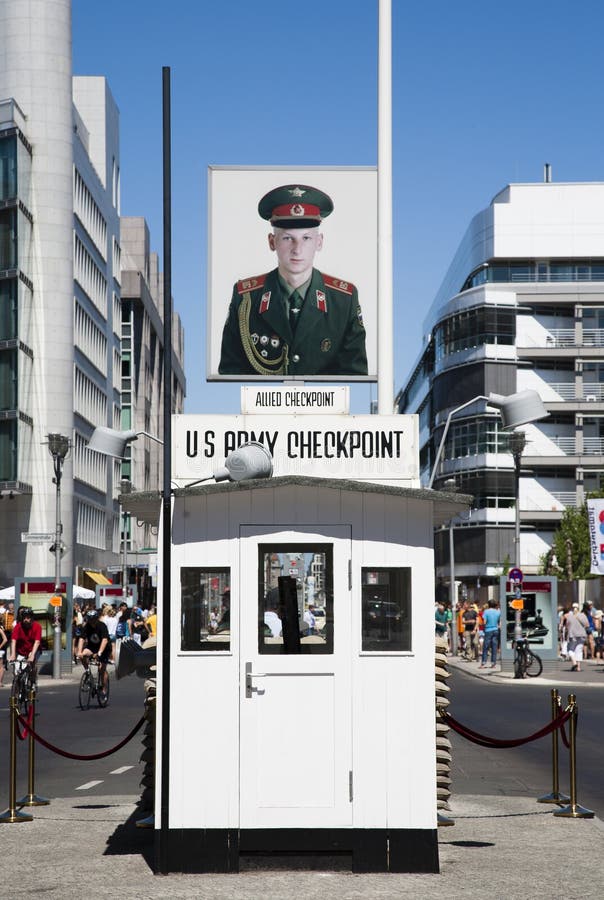 Checkpoint Charlie image stock éditorial. Image of liberté - 33475494