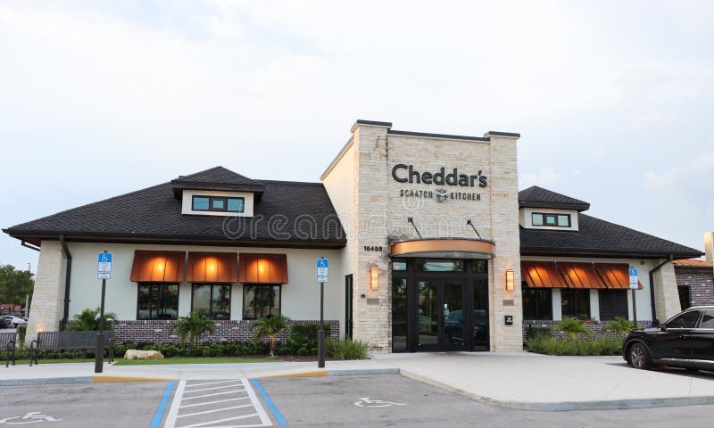 Cheddar`s Scratch Kitchen Restaurant. Editorial Stock Photo - Image of ...