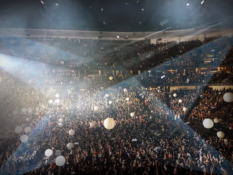 Cheering Crowds at Concert editorial photography. Image of event ...