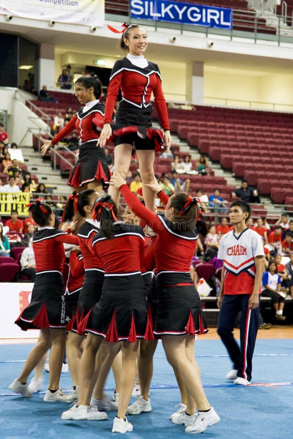 Cheerleading De Championnat D'action Image éditorial - Image du ...
