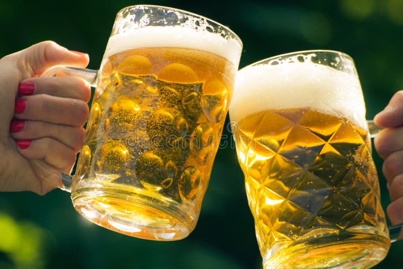 Cheers stock afbeelding. Image of namen, glas, drank - 40553945